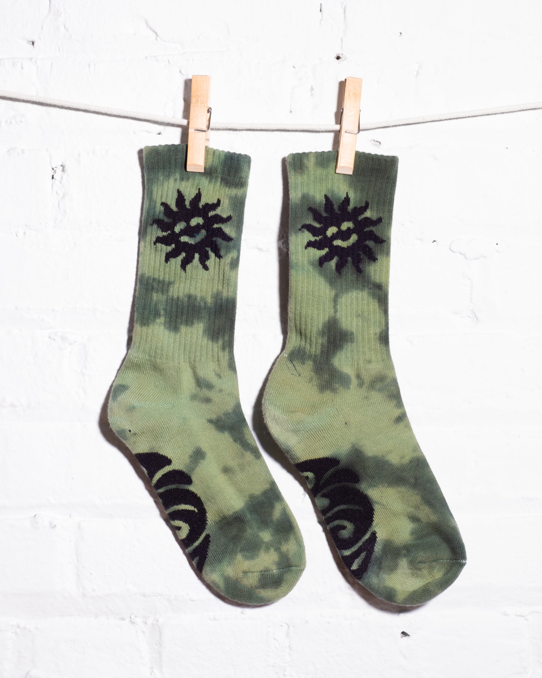 SUN socks - green tie-dye – Extra Vitamins